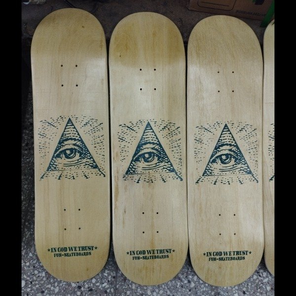 Tabla de guatambú In God We Trust. - Fun Skateboards