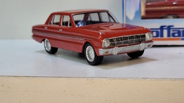 FALCON 66 1/64 rojo - coffaro wheels