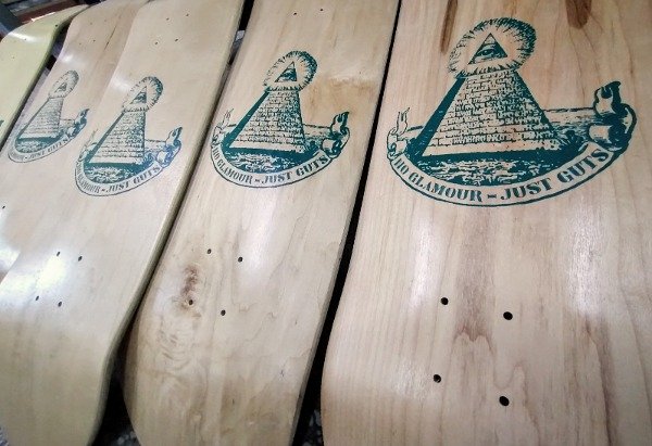Tabla de guatambú In God We Trust. - Fun Skateboards