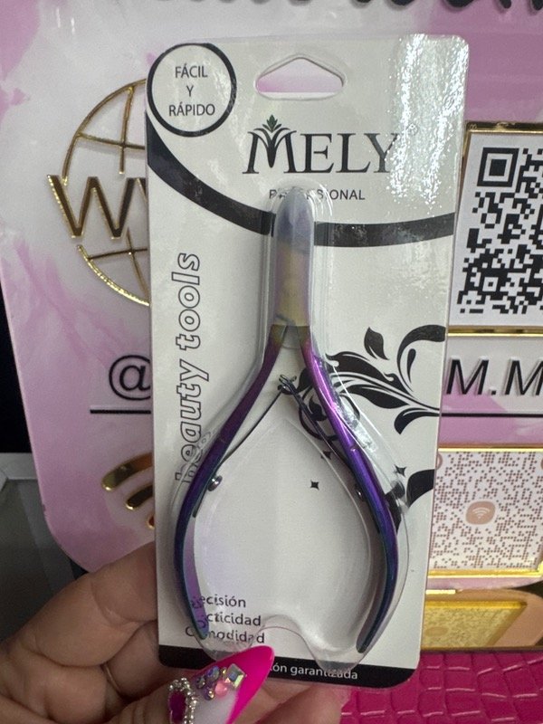 Corta cutículas Mely tornazolado - Nailsroommg