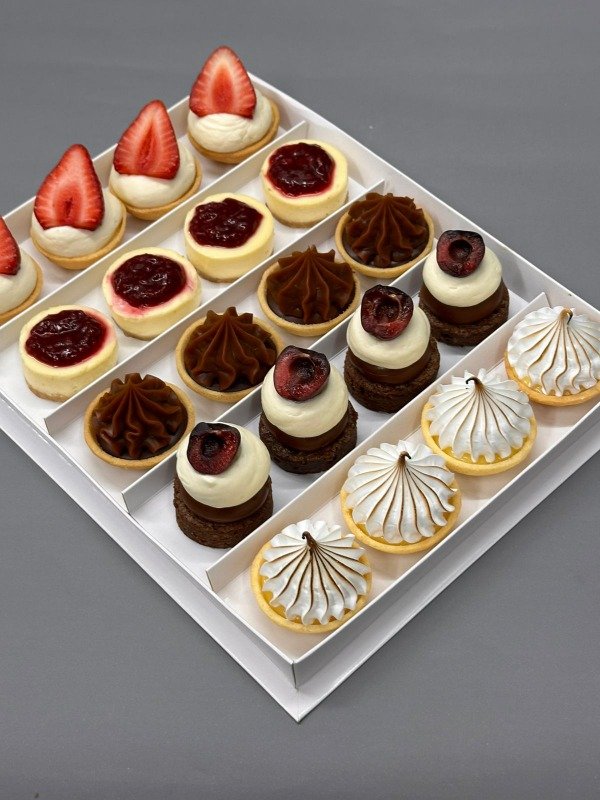 BOX PETIT FOURS CLÁSICA X20 UNIDADES - Bocado Bakery