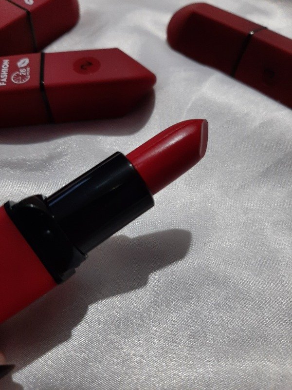 Labiales matte en barra tonos rojos - GiGi Store