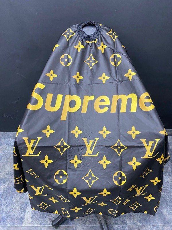 Capa SUPREME negro y dorado - Lady Barber Insumos