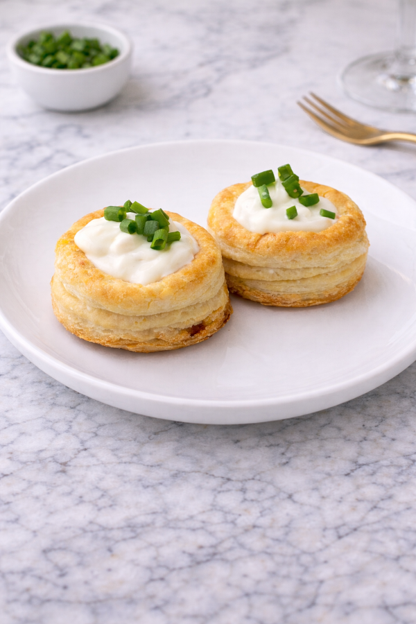 Vol au vent con queso crema y verdeo (12u) - Catering Saavedra