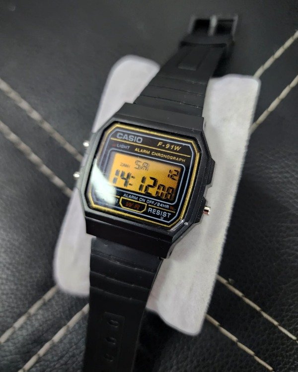 Casio WR Retro Negro Goma - Horus Exclusive