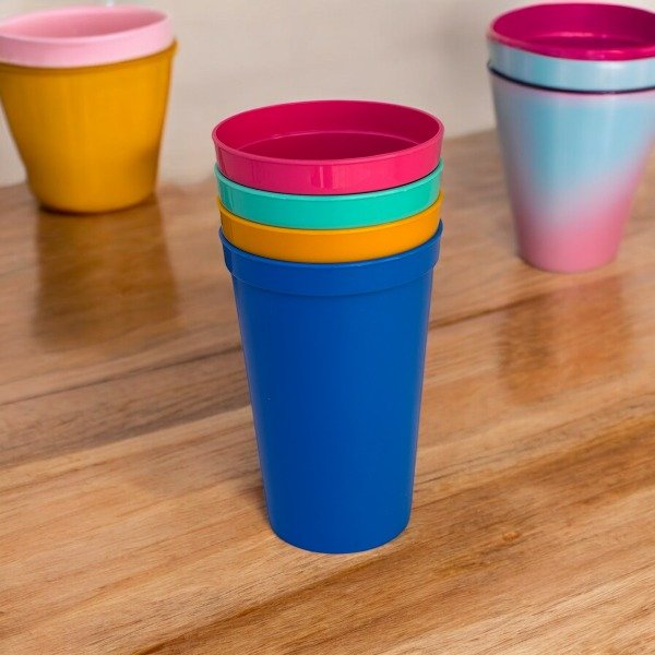 SET DE 4 VASOS PLÁSTICOS DE COLORES 320 ML - Regaleria Paz