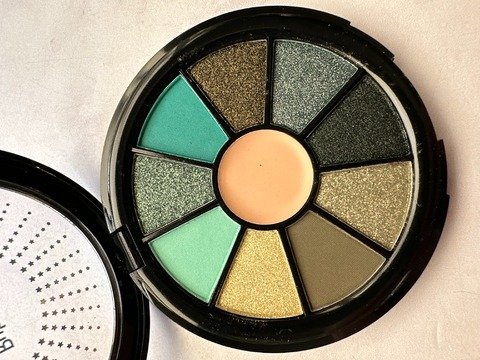 SOMBRAS - Makeupholic
