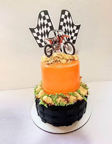 torta de rueda moto de carreras - Mirian dulce golosinas