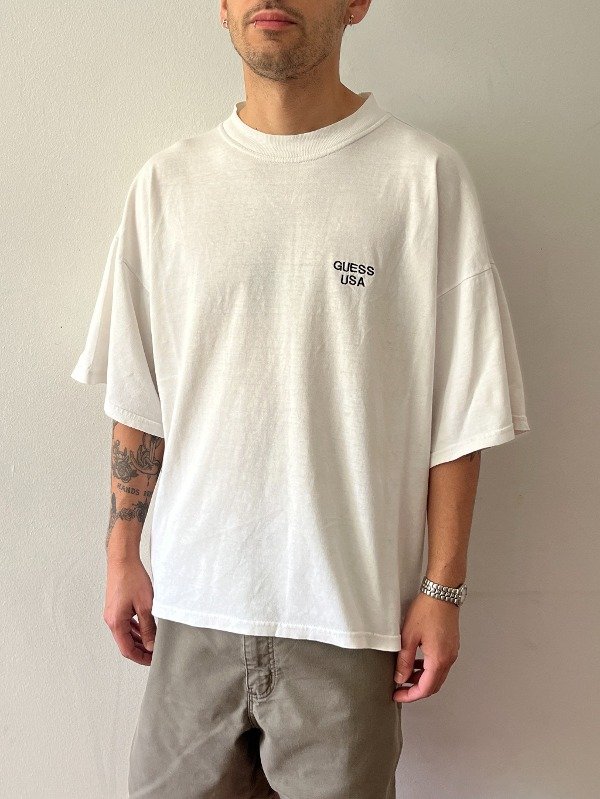 Remera GUESS corte boxy TM/L - Le Garage Di Tutti