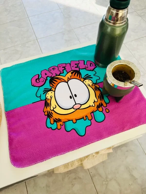 INDIVIDUAL GARFIELD VERDE Y ROSA - Tradiciones Materas