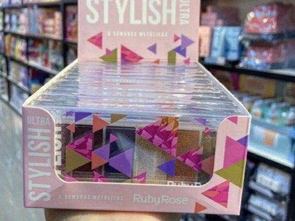 Ruby ROSE ultra stylish - UNICOR MAKEUP