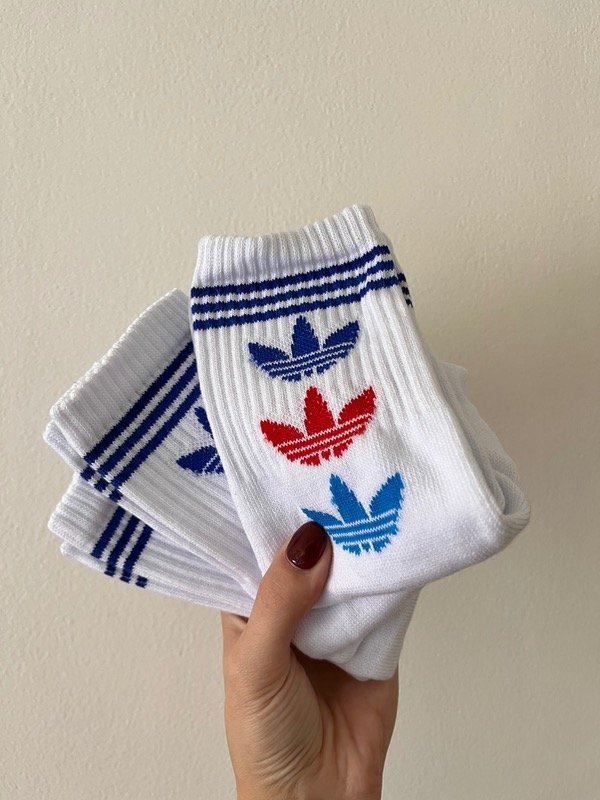ADIDAS TRES LOGOS LINEAS AZULED - Las medias de maikol