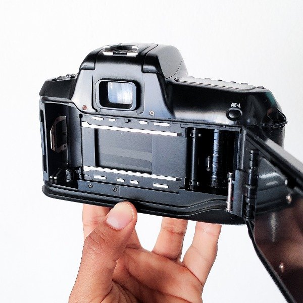 Nikon N50 + Nikon 35-80mm f4-5.6 Af - La Madriguera Analogica