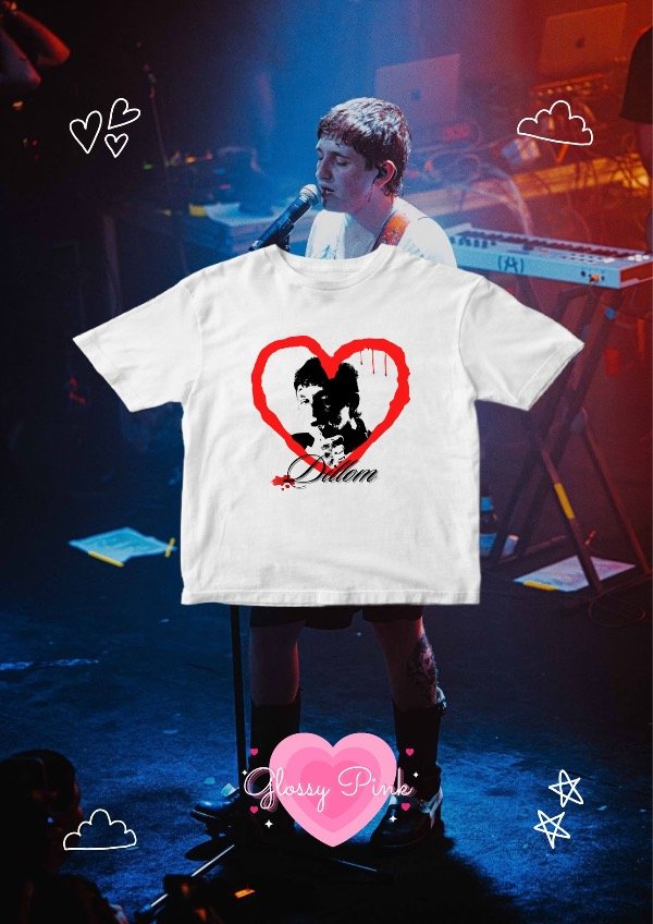 Baby Tee Dillom Corazón - DTF - Glossypinkar