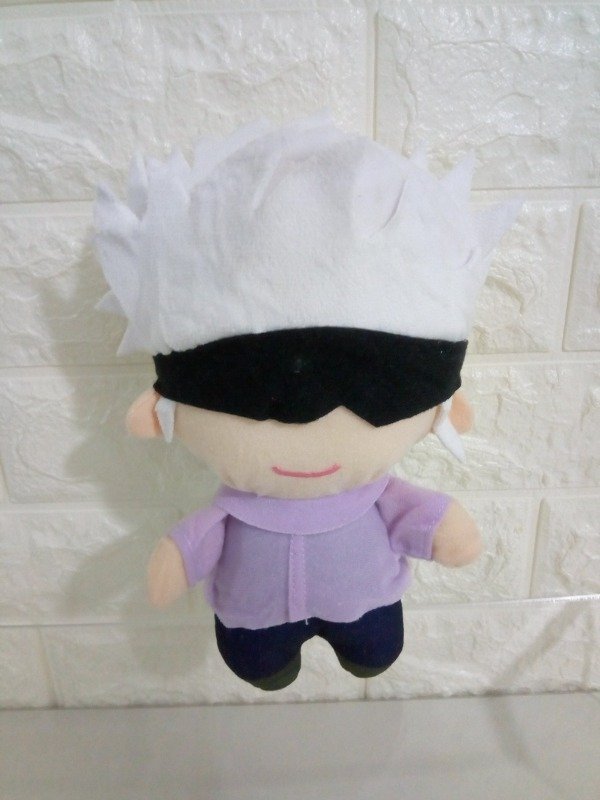 Peluche Gojo 25 cm - Otaku Cine y Animé