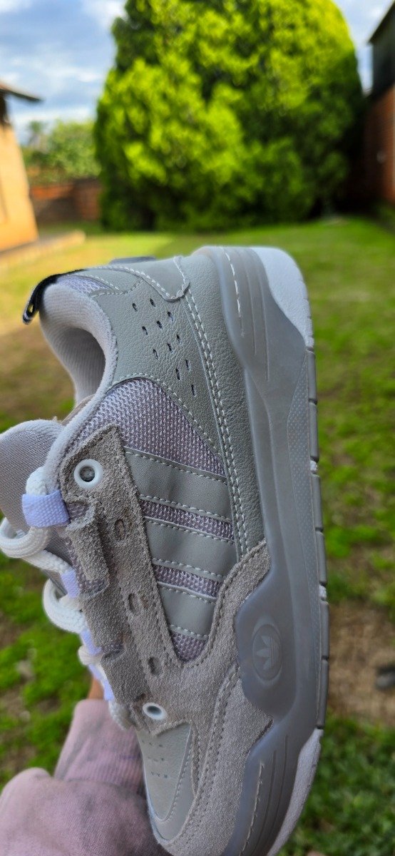 Adi 2000 Dama G. - LyC tu estilo