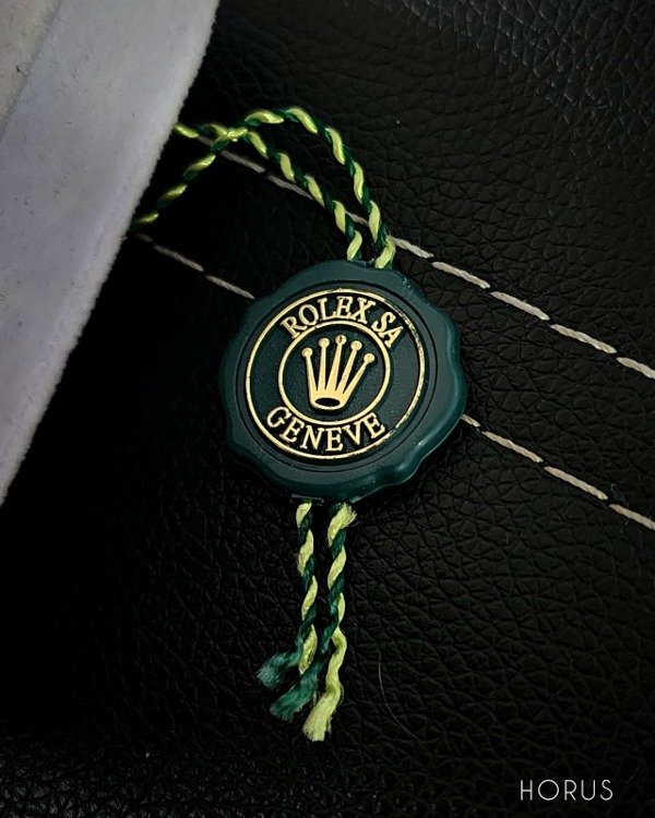 Rolex Submariner Rojo, Azul y Dorado - Horus Exclusive