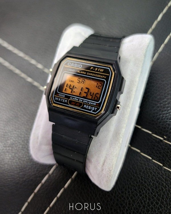 Casio WR Retro Negro Goma - Horus Exclusive