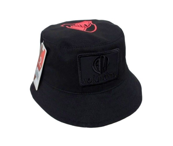 GORRAS Y PILUSOS - The Hincha House