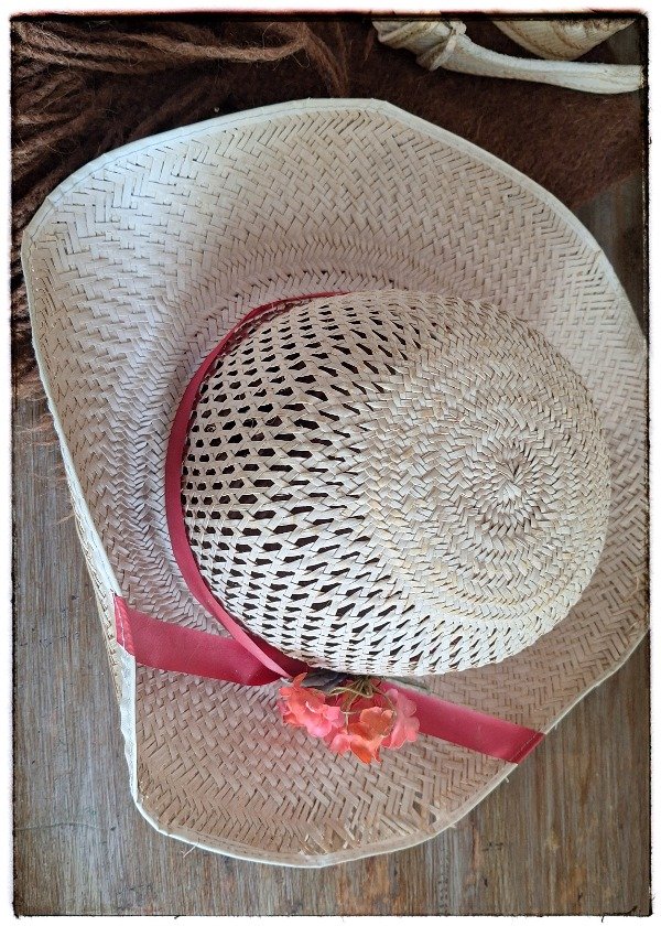 Sombrero Playero con flores y cinta - Los Ciervos