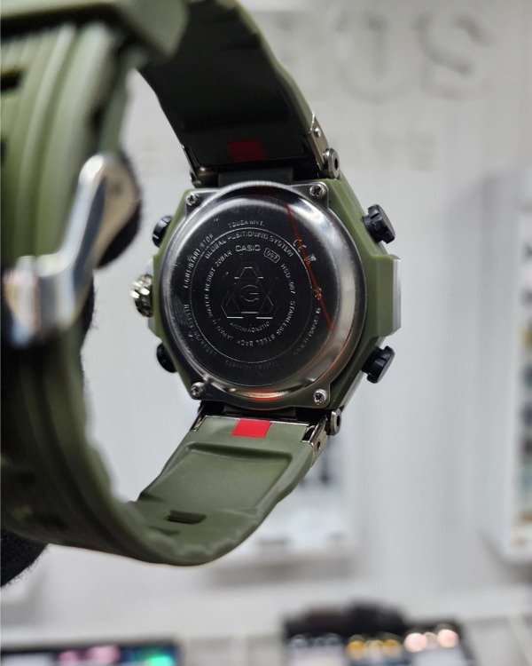 Casio G-Shock Ferrari Verde Militar Edición Limitada - Horus Exclusive