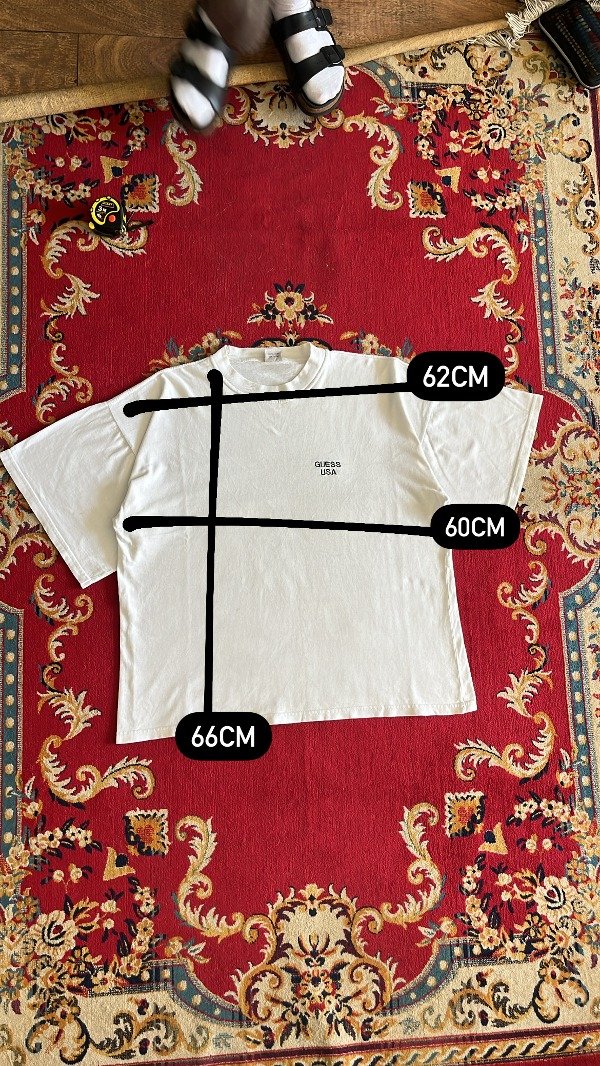 Remera GUESS corte boxy TM/L - Le Garage Di Tutti