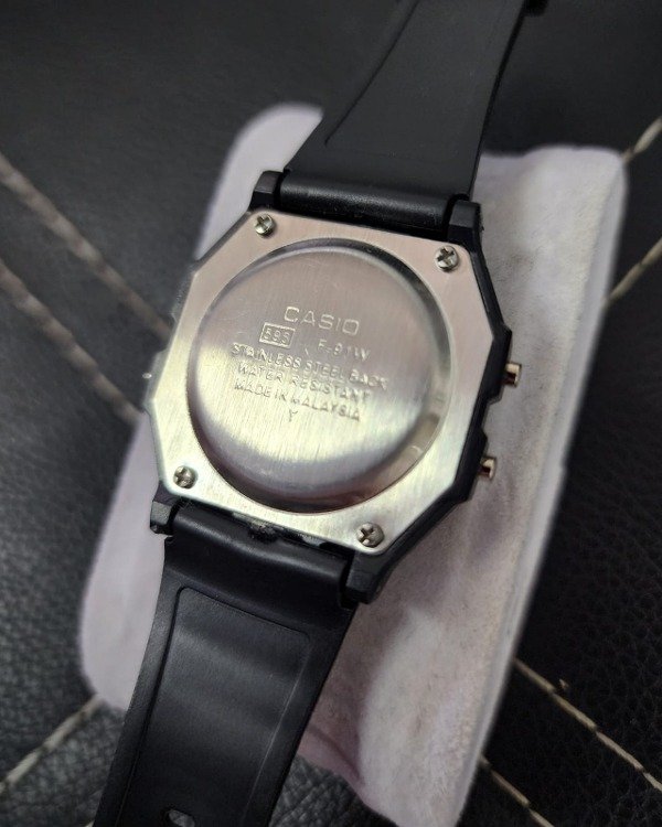 Casio WR Retro Negro Goma - Horus Exclusive